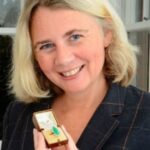 Catherine Southon Bio, Facts, Age, Height, Family, Weight Loss, and Net ...